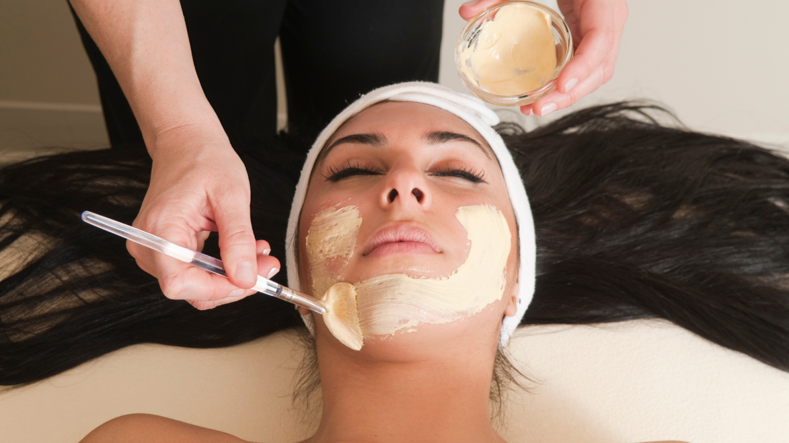 Best Facial for Glowing Skin in Dubai | MC Beauty Lounge